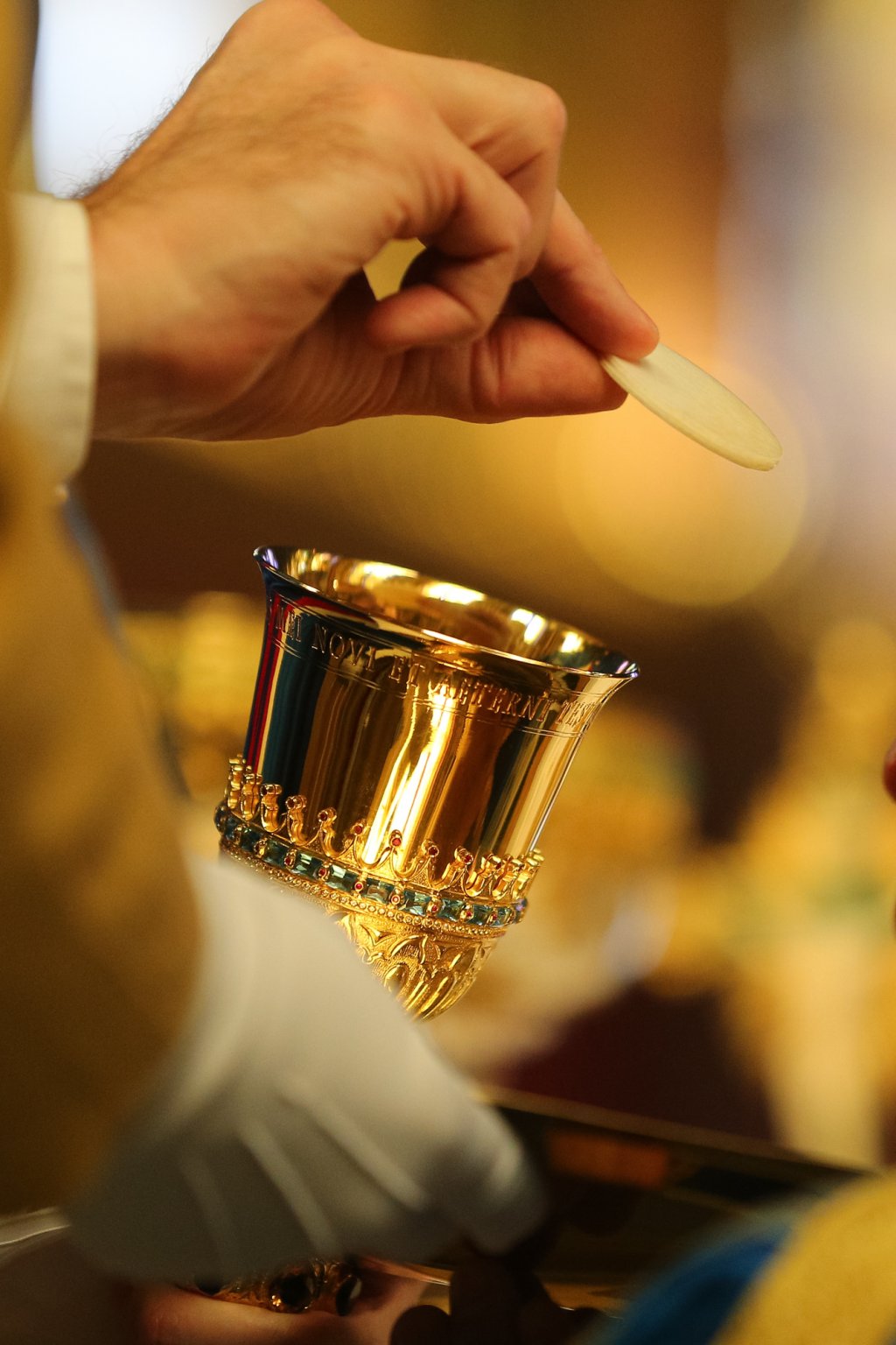 Tomad y comed todos de él: la comunión – CABALLEROS DE LA VIRGEN