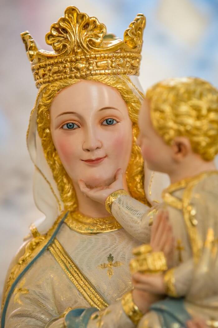 La sonrisa de María – CABALLEROS DE LA VIRGEN
