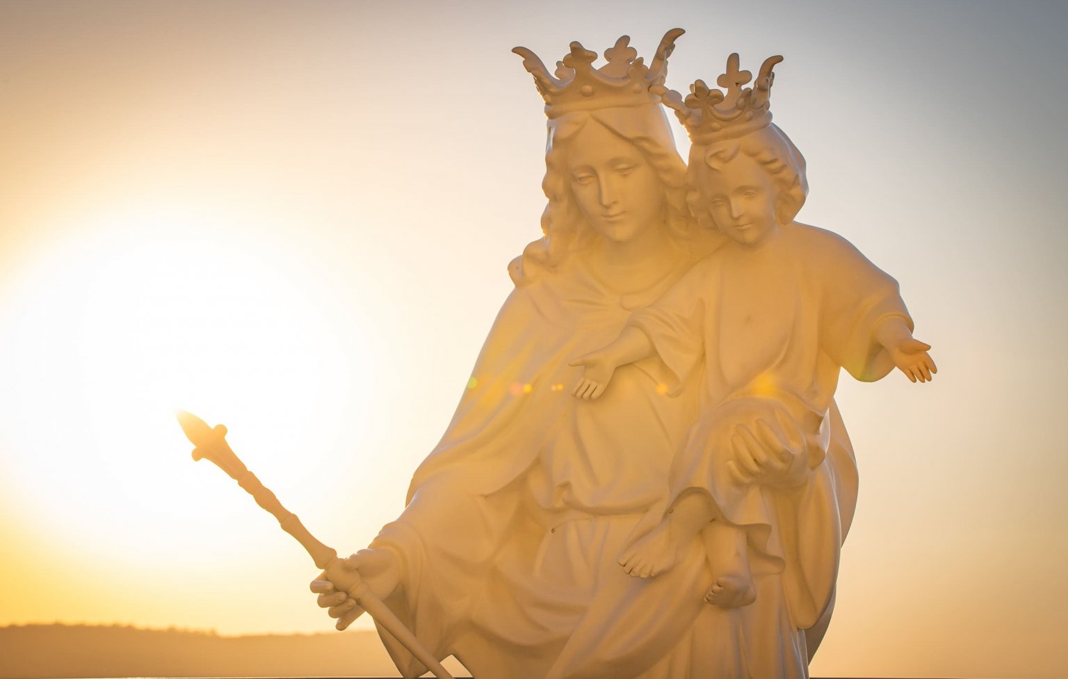 Luz que brilla en las tinieblas – CABALLEROS DE LA VIRGEN